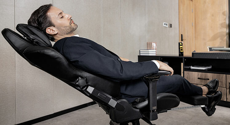 Best Gaming Chairs with Footrests reviewed | ChairsFX